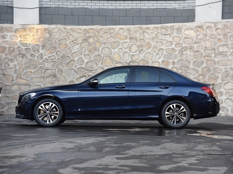 同样是低配，奥迪A4L和奔驰C200哪个更值一些？-汽车-中工网